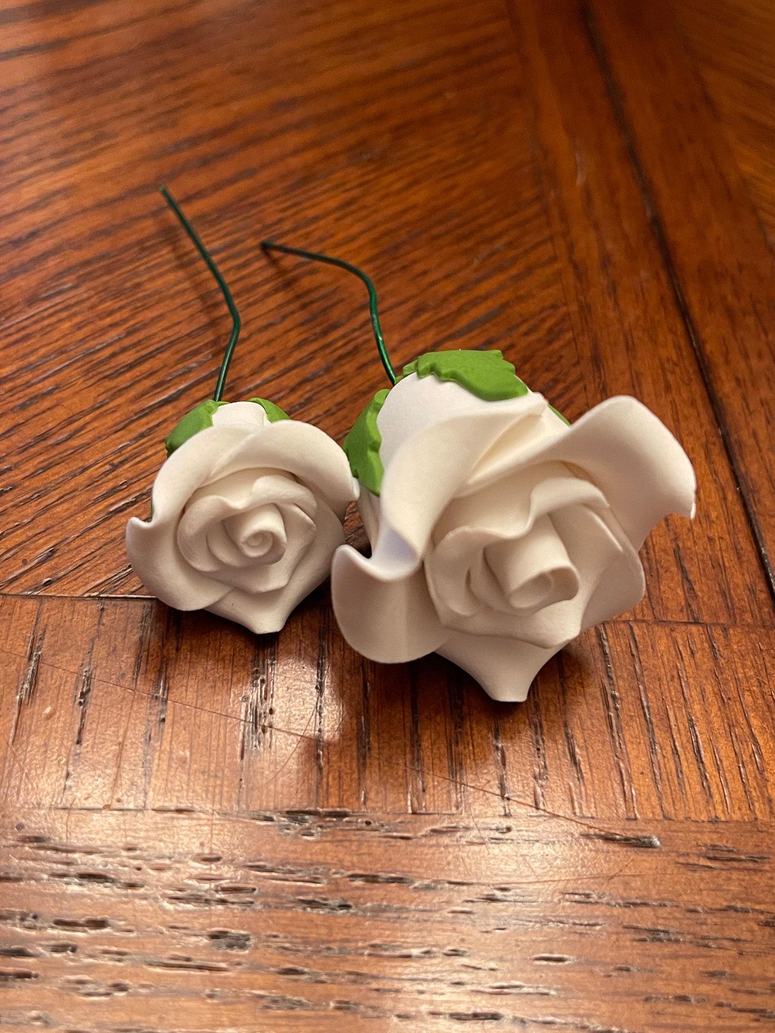 White Roses Gum Paste Flowers (set of 2 Flowers) - Etsy