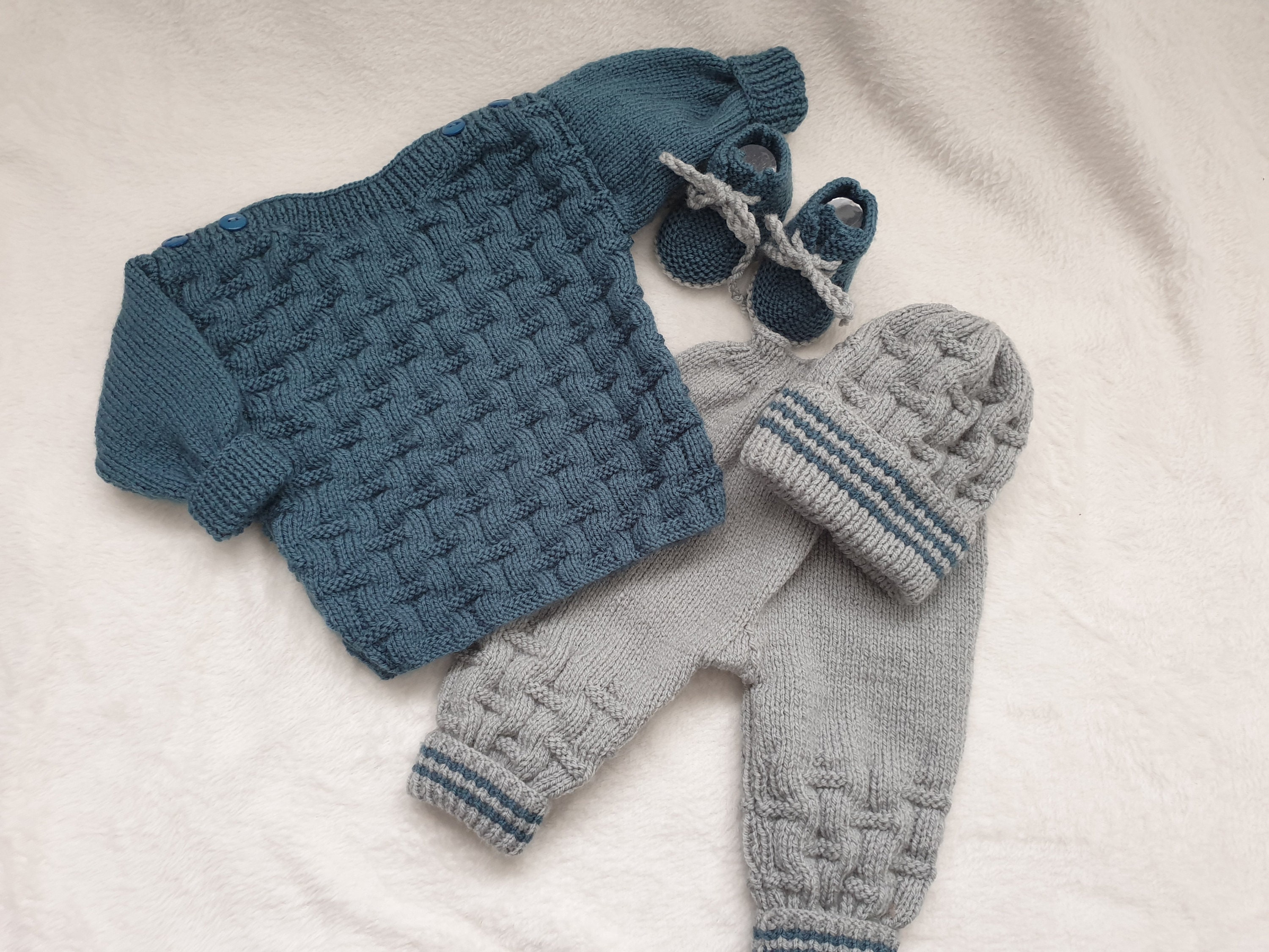 Knitting Pattern SR029 * DK Baby Set *jumper, Trousers, Shoes & Hat *3 ...