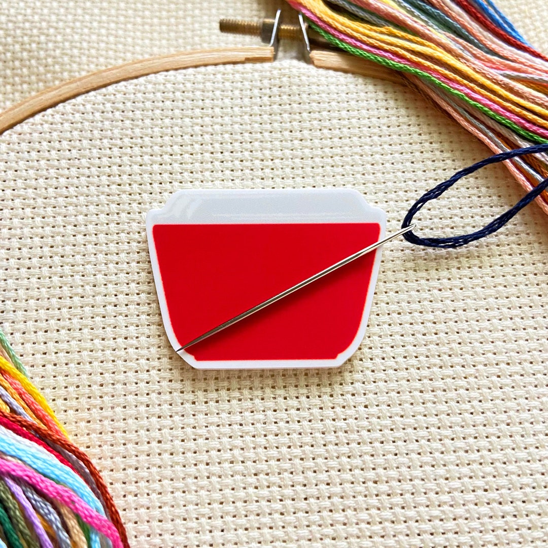 Vintage Pyrex Needle Minder | Magnetic Needle Mind | Quilting | Cross ...