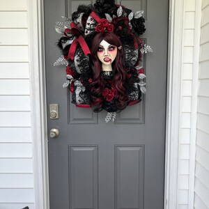 Vampire Wreath, Halloween Vampire Wreath, Female Vampire Decor, Vampire ...