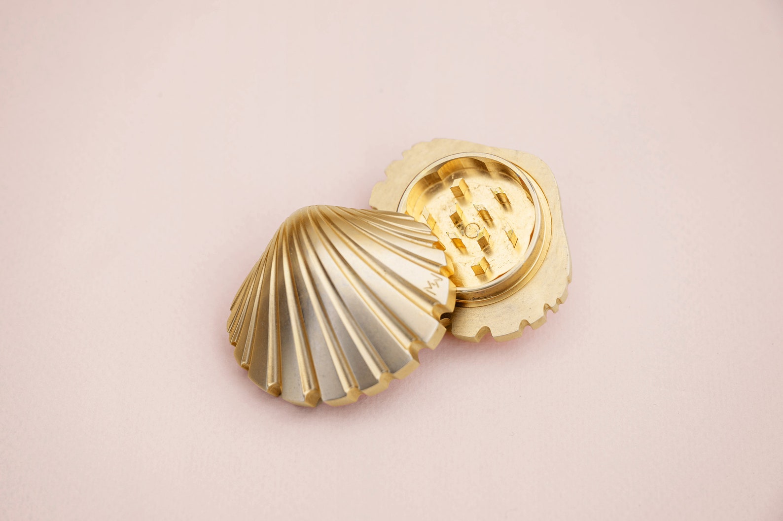 Seashell Weed Grinder Gift for Mom Travel Weed Grinder - Etsy