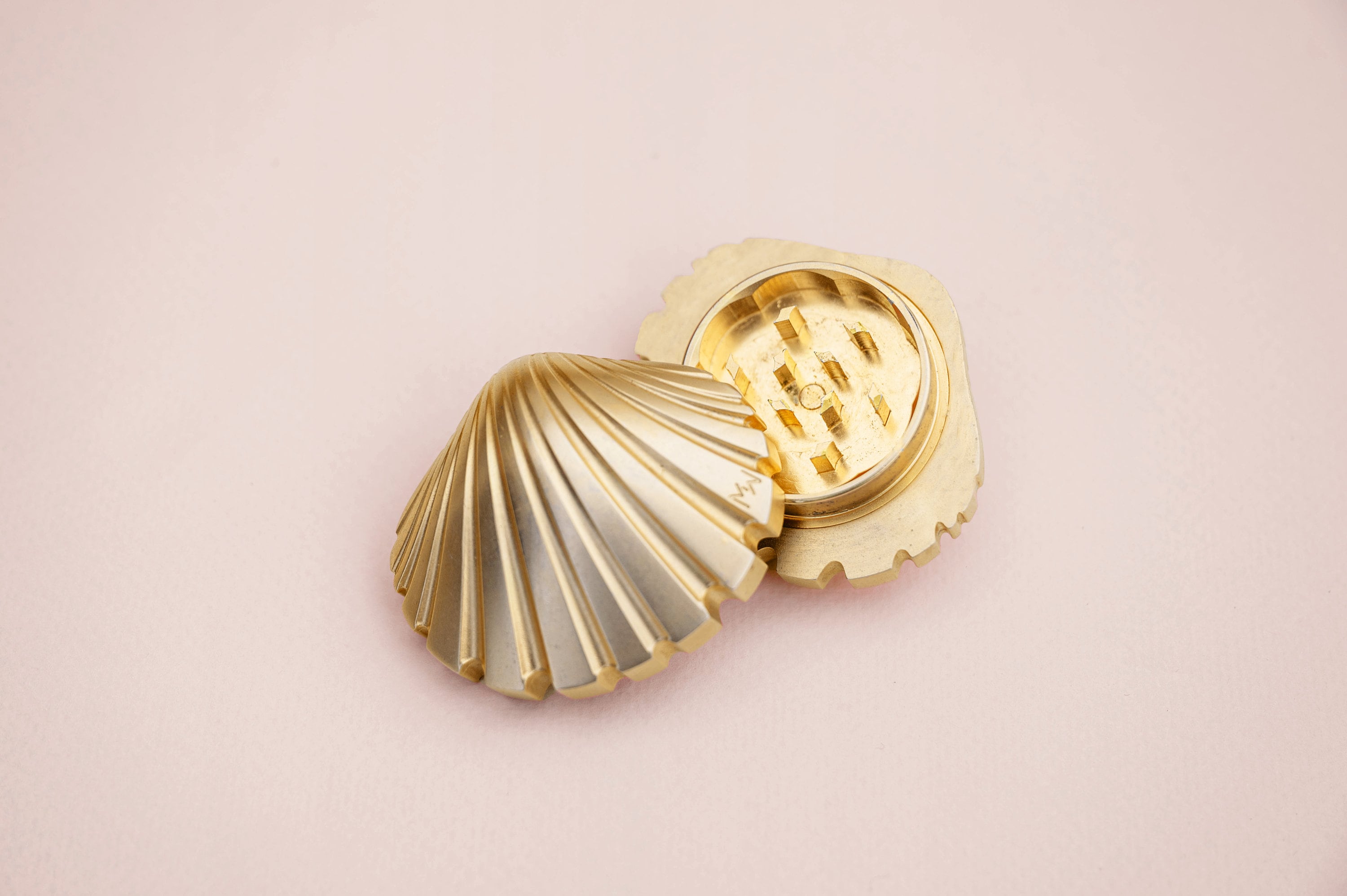 Seashell Weed Grinder Gift for Mom Travel Weed Grinder - Etsy