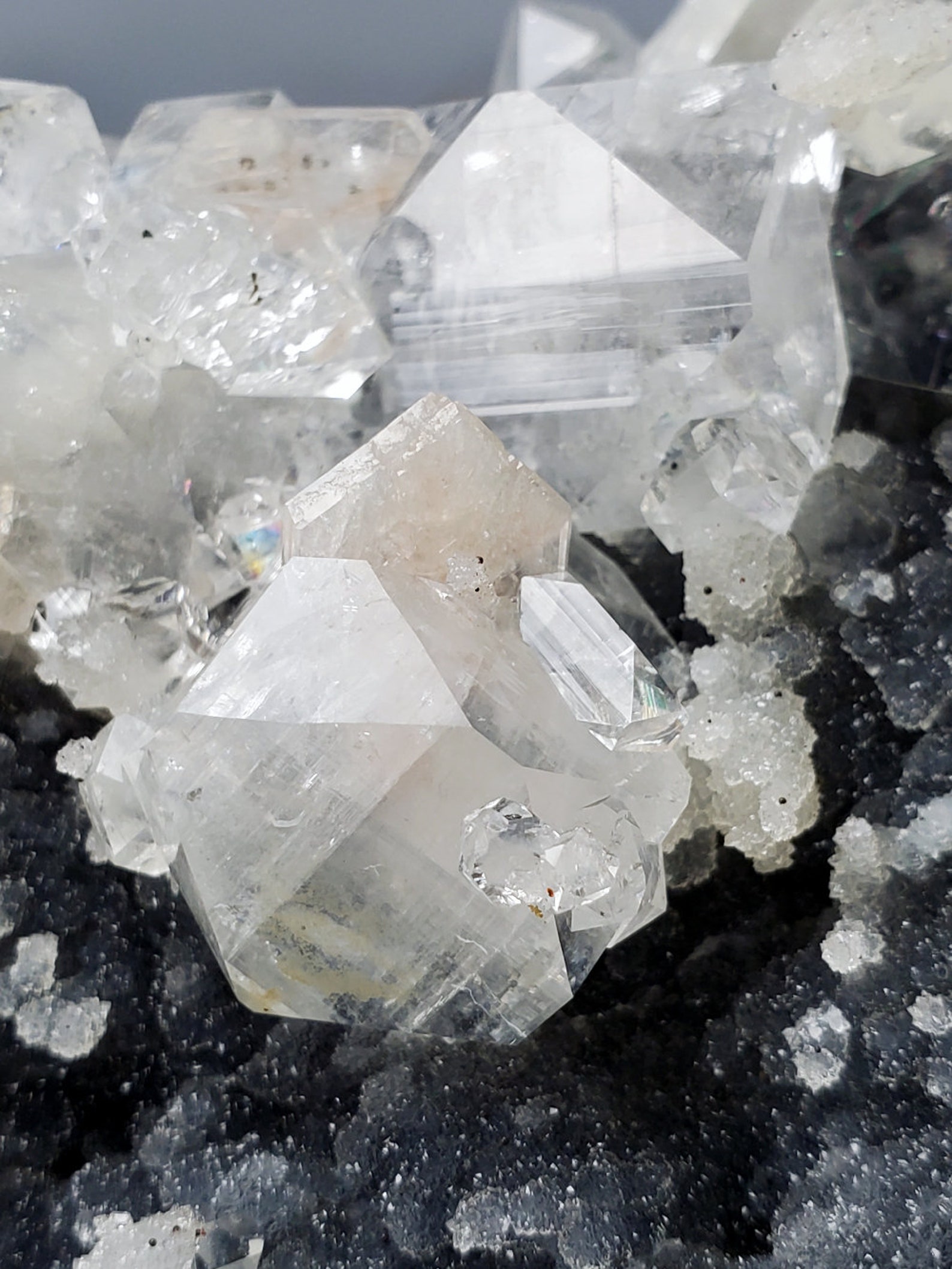 Extra Clear Apophyllite & Stilbite on Black Chalcedony 1.34LBS - Etsy