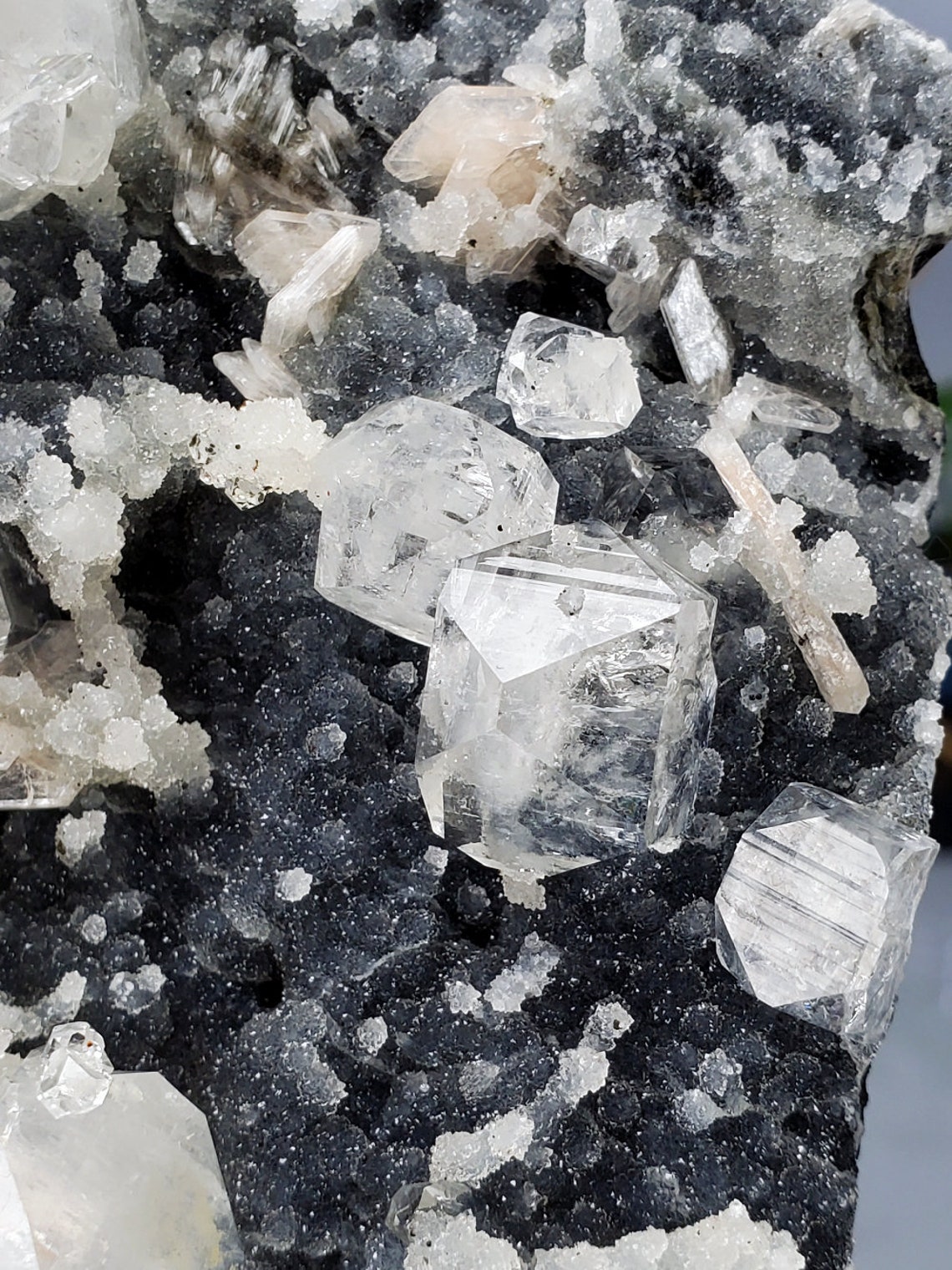 Extra Clear Apophyllite & Stilbite on Black Chalcedony 1.34LBS - Etsy