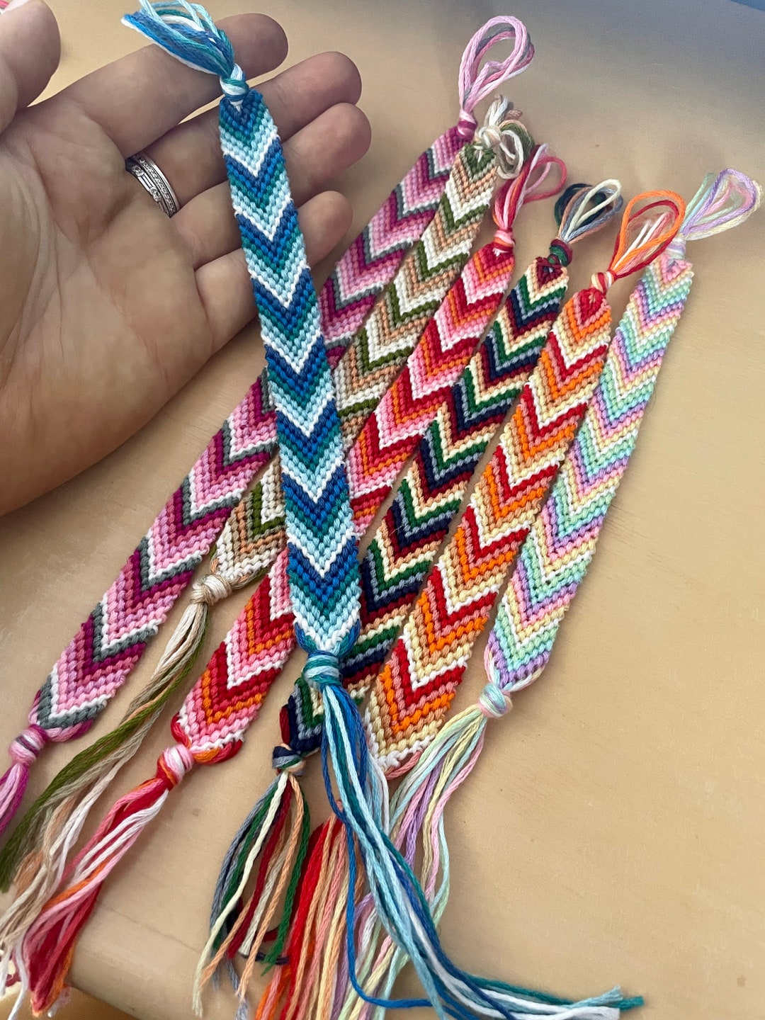 Pulseras tejidas a mano - Etsy España