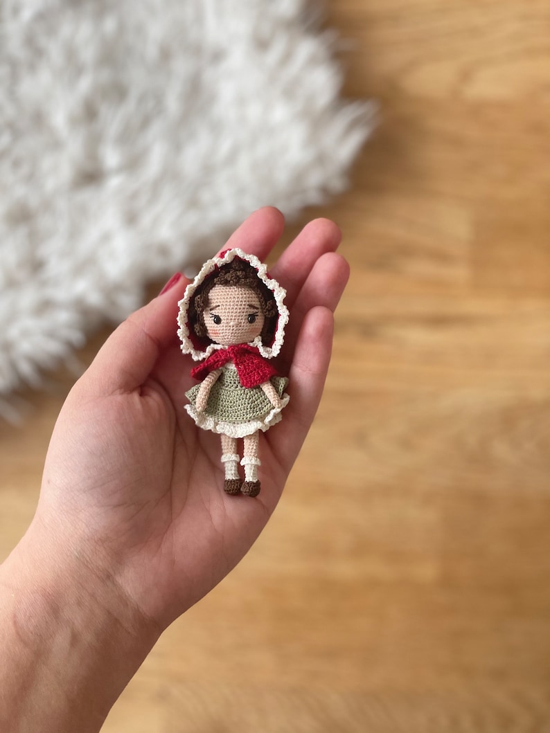 Mini Amigurumi Red Riding Hood, Mini Crochet Red Riding Hood Doll ...