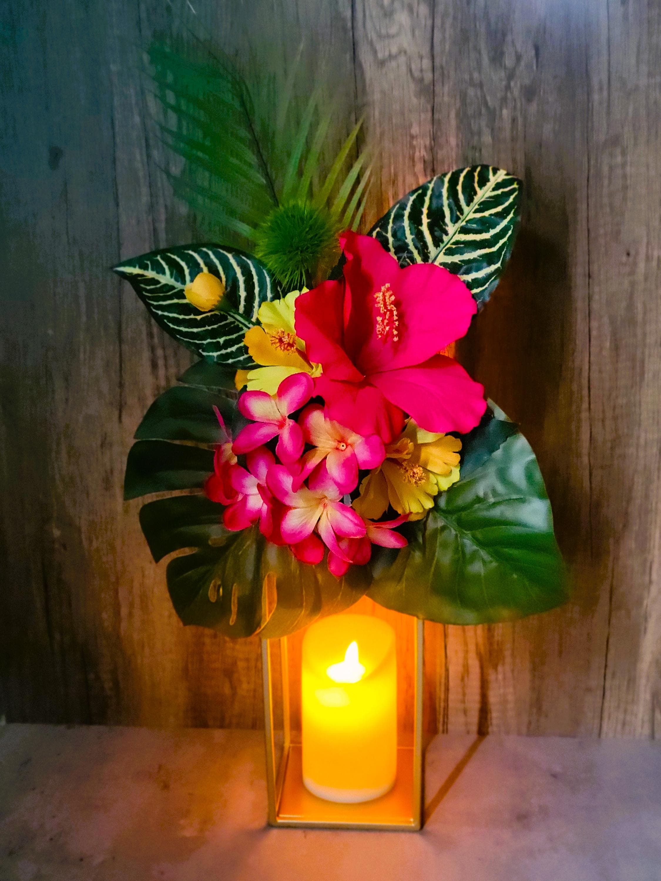 Tropical Table Centerpiece Ideas Tropical Table Decor: Peacocks And