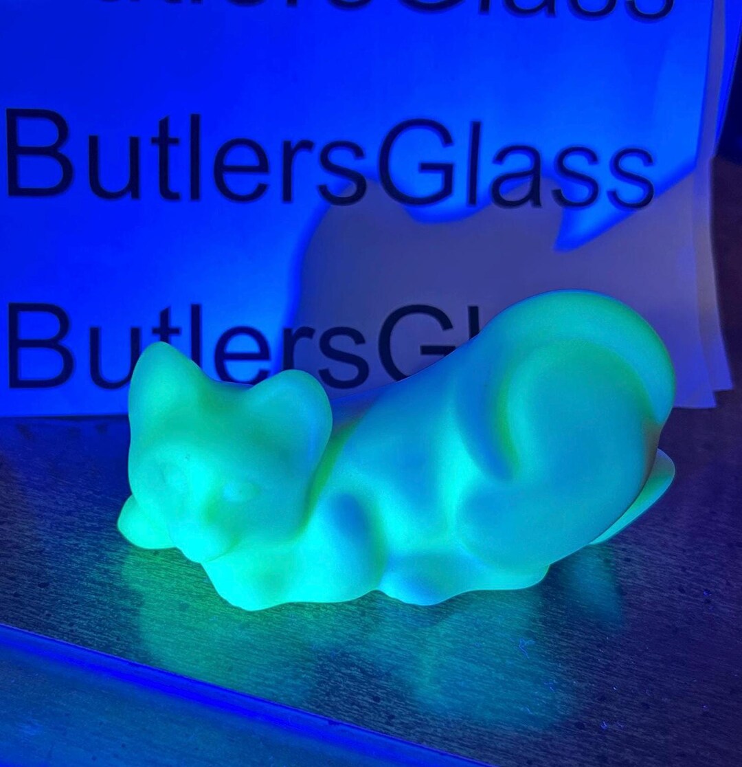 Vintage Fenton Vaseline Burmese Crouching Glass Cat Beautiful Glow - Etsy
