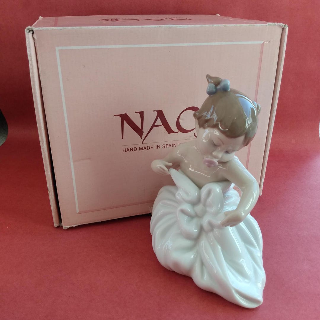 Nao by Lladro Baby Girl My Blanky Model 1337 With Original Box - Etsy UK