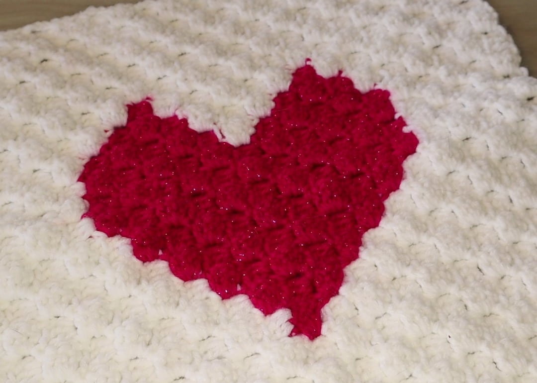 Crochet Heart Pillow Pattern – Simple Crochet C2C Graphghan Pillow ...