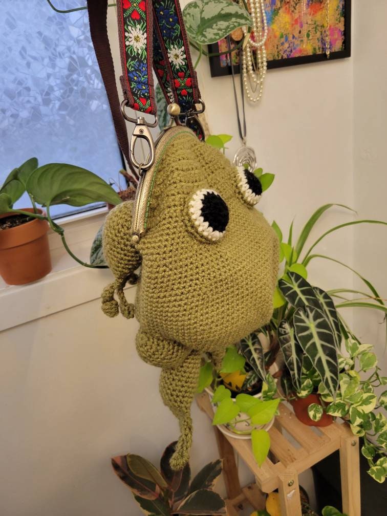Frog Purse, Animal Themed Bag, Crossbody Bag, Crochet Frog Purse, Anime ...