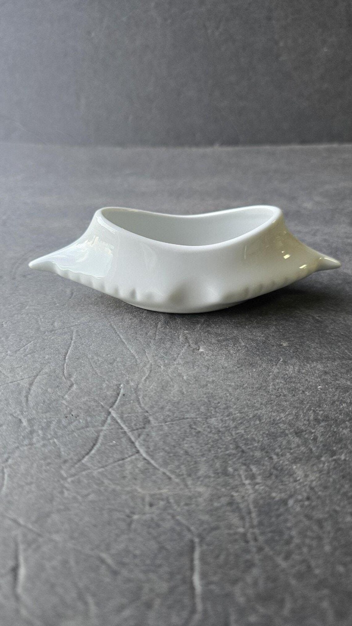 White Porcelain Pinched Crab Shape Bowl Modern Small Trinket Dish Table ...