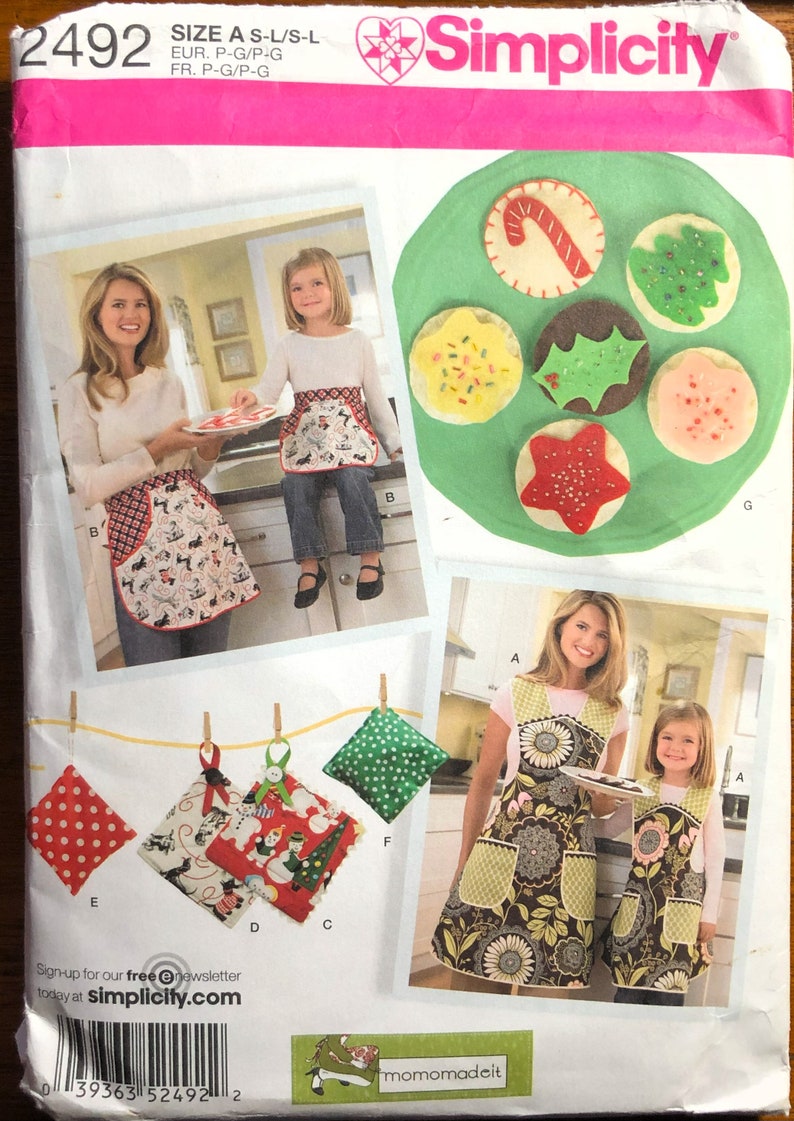 Simplicity Apron Pattern: Mother Daughter Matching Aprons, Potholders ...