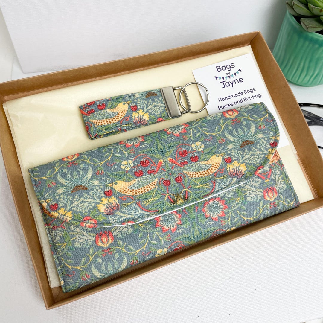 William Morris Strawberry Thief Print Gift Set , Soft Padded Glasses ...