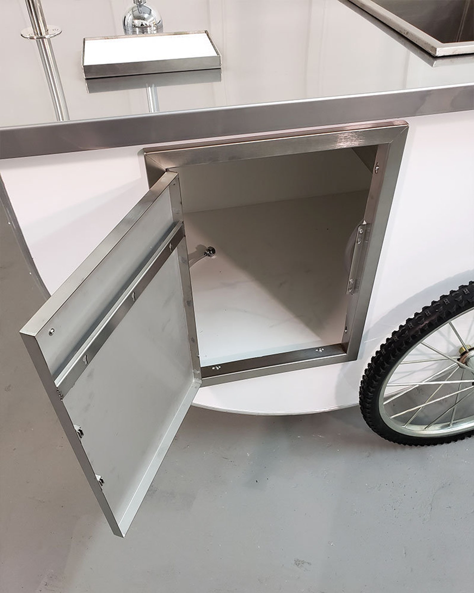 Mobile Bar With Beer Tap | Tap Cart by Bar a La Cart | Portable Bar ...