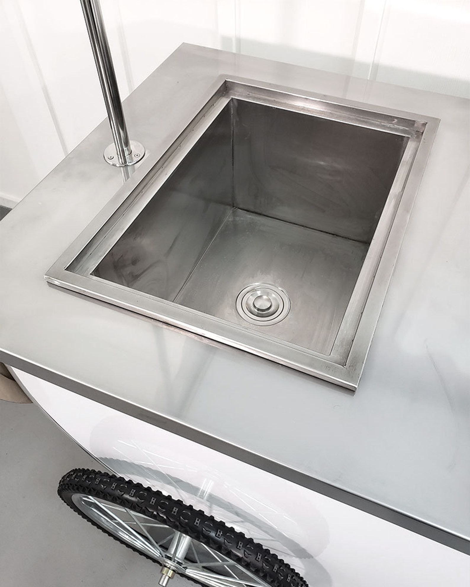 Mobile Bar With Beer Tap | Tap Cart by Bar a La Cart | Portable Bar ...