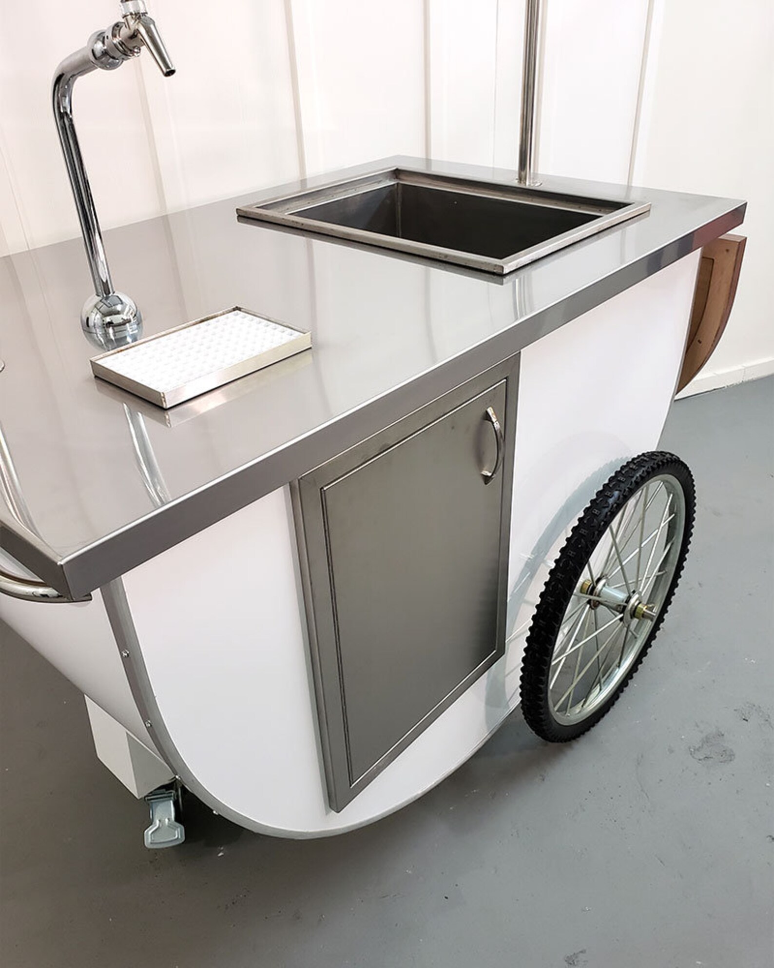 Mobile Bar With Beer Tap | Tap Cart by Bar a La Cart | Portable Bar ...