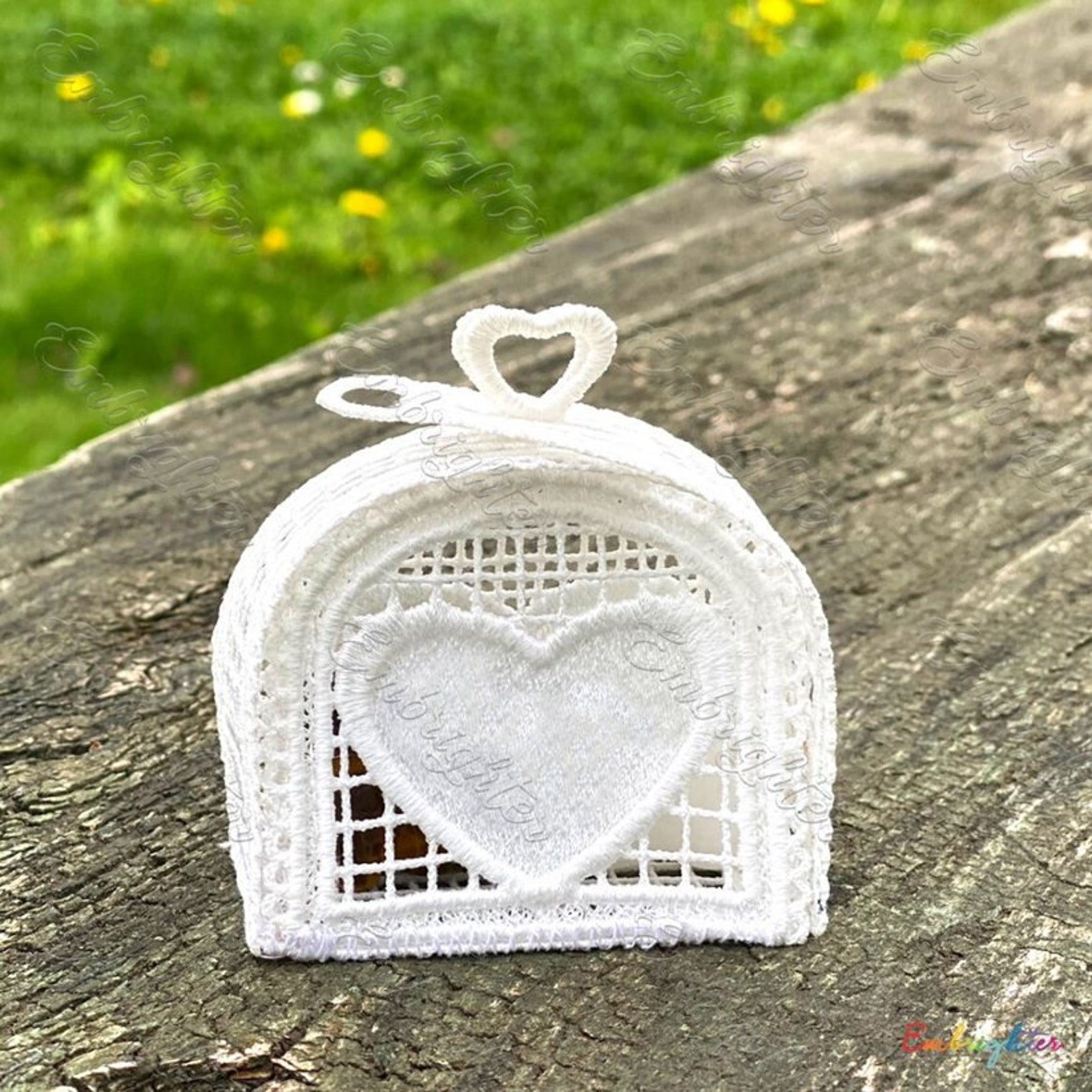 FSL Gift Box With Heart Decoration Machine Embroidery Design - Etsy