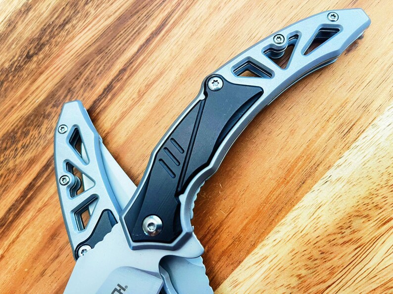 Spring Assisted Tactical Folding Knife: 8.25