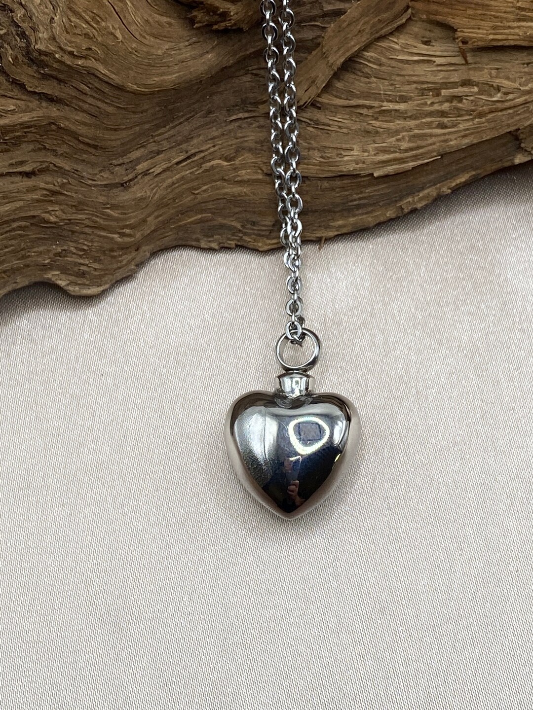 Remembering Your Loved Ones With a Plain Silver Heart Urn Necklace ...