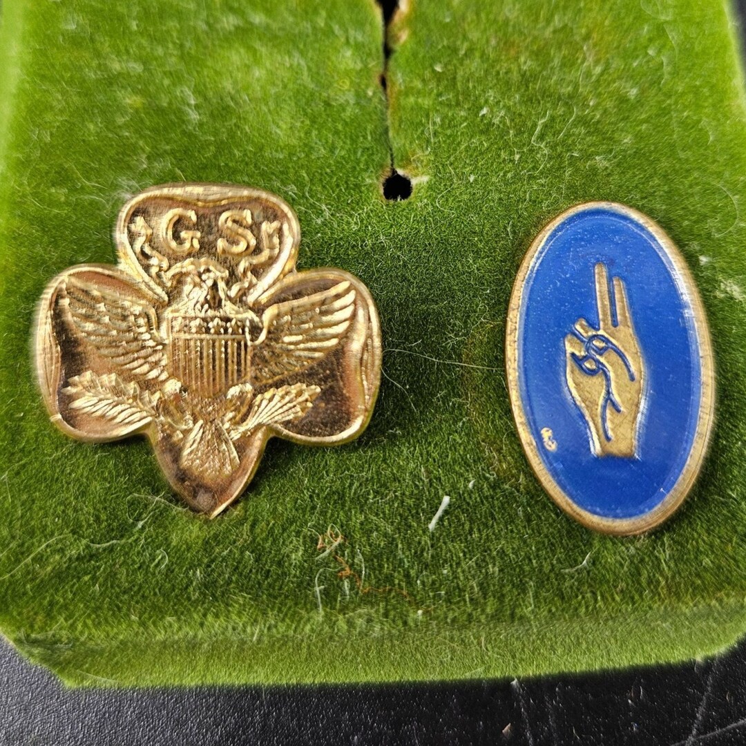 Vint Girl Scout Junior Membership Motto Two Finger Salute Pin Badge ...