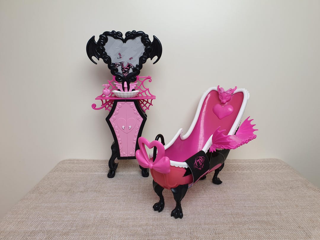 Monster High Draculaura Powder Room With Bath ~ Powder Room Play Set ...