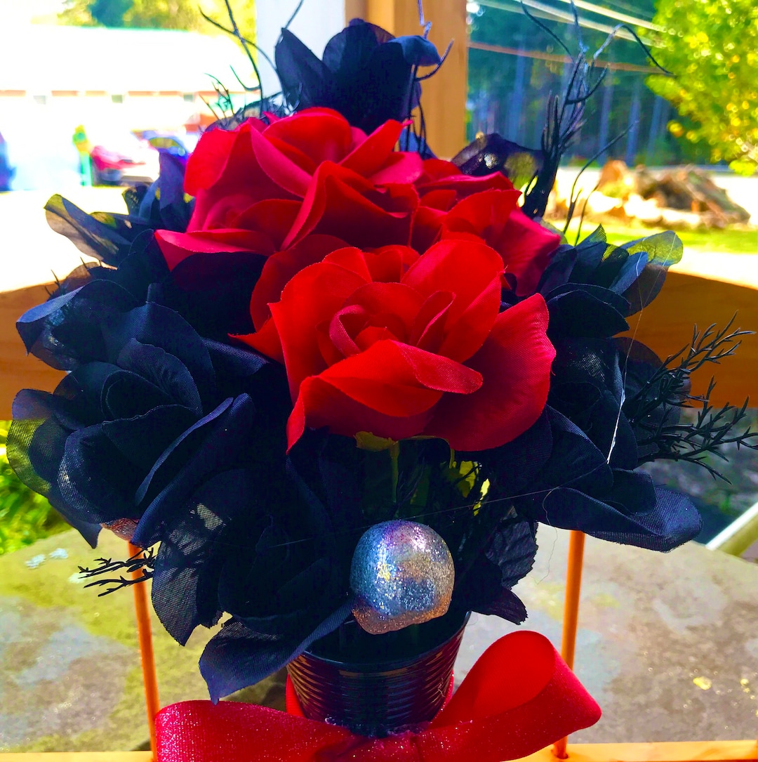 Black and Red Rose Halloween Bouquet - Etsy