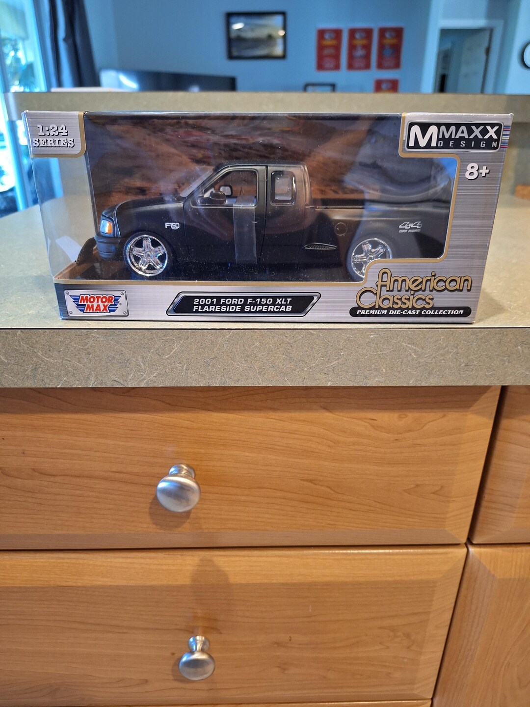 2001 Ford F-150 XLT Flareside Supercab Pickup Matt Black 1/24 Scale Diecast Model Truck BY ...