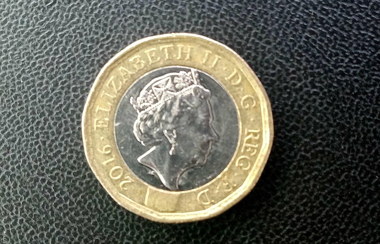 2016 Bimetallic Queen Elizabeth II One Pound Coin - Etsy