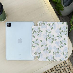 Elegant Blue Flowers iPad Case With Pencil Holder Cover for iPad Air 4 ...