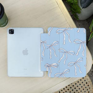 Cute Bows Blue iPad Case With Pencil Holder Cover for iPad Air 5/6/7th ...