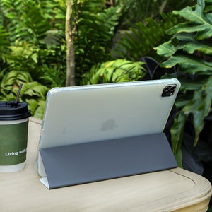 Cute Bows Blue iPad Case With Pencil Holder Cover for iPad Air 5/6/7th ...