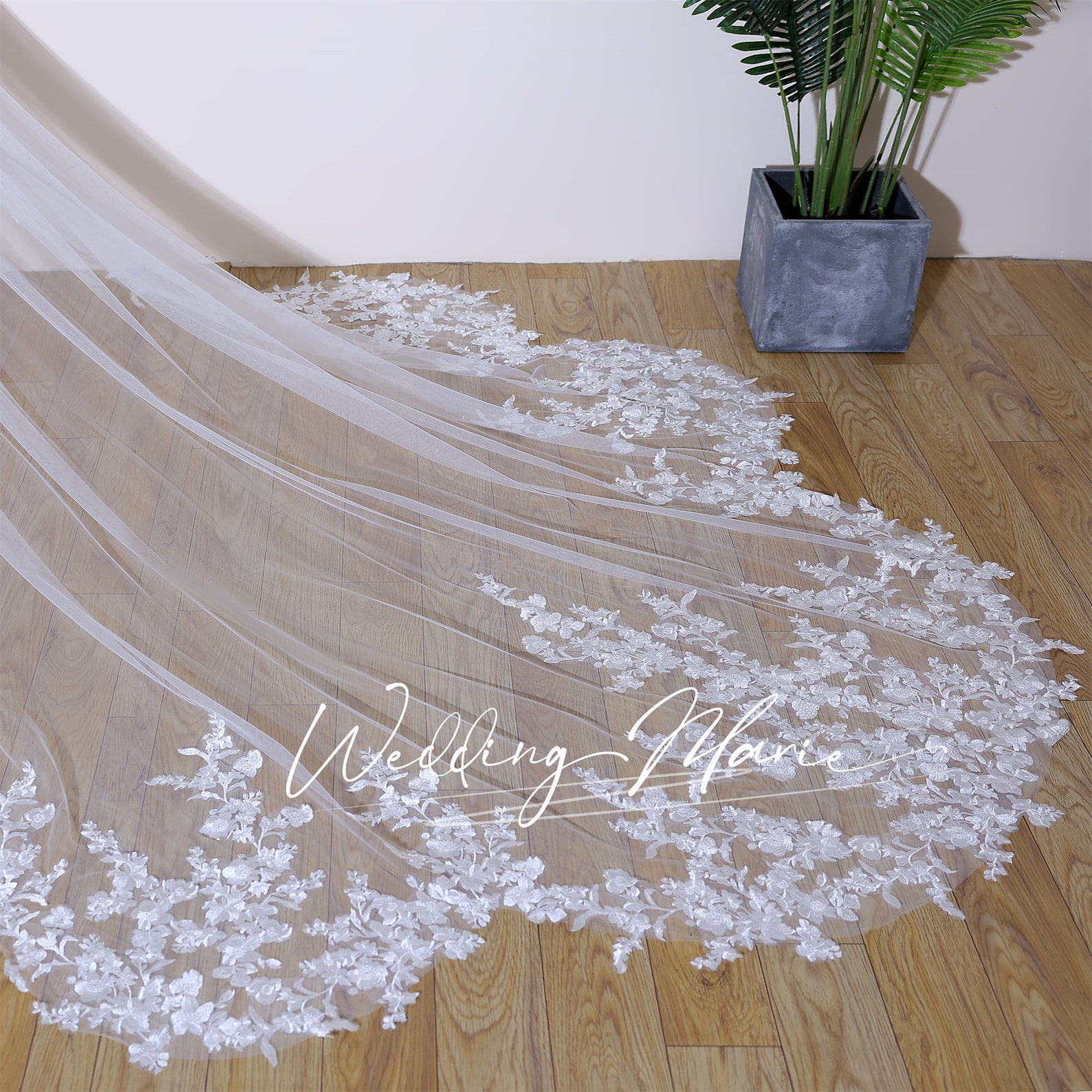 Elegant Lace Wedding Veil, Floral Bridal Veil, Petal Shaped Trailing ...