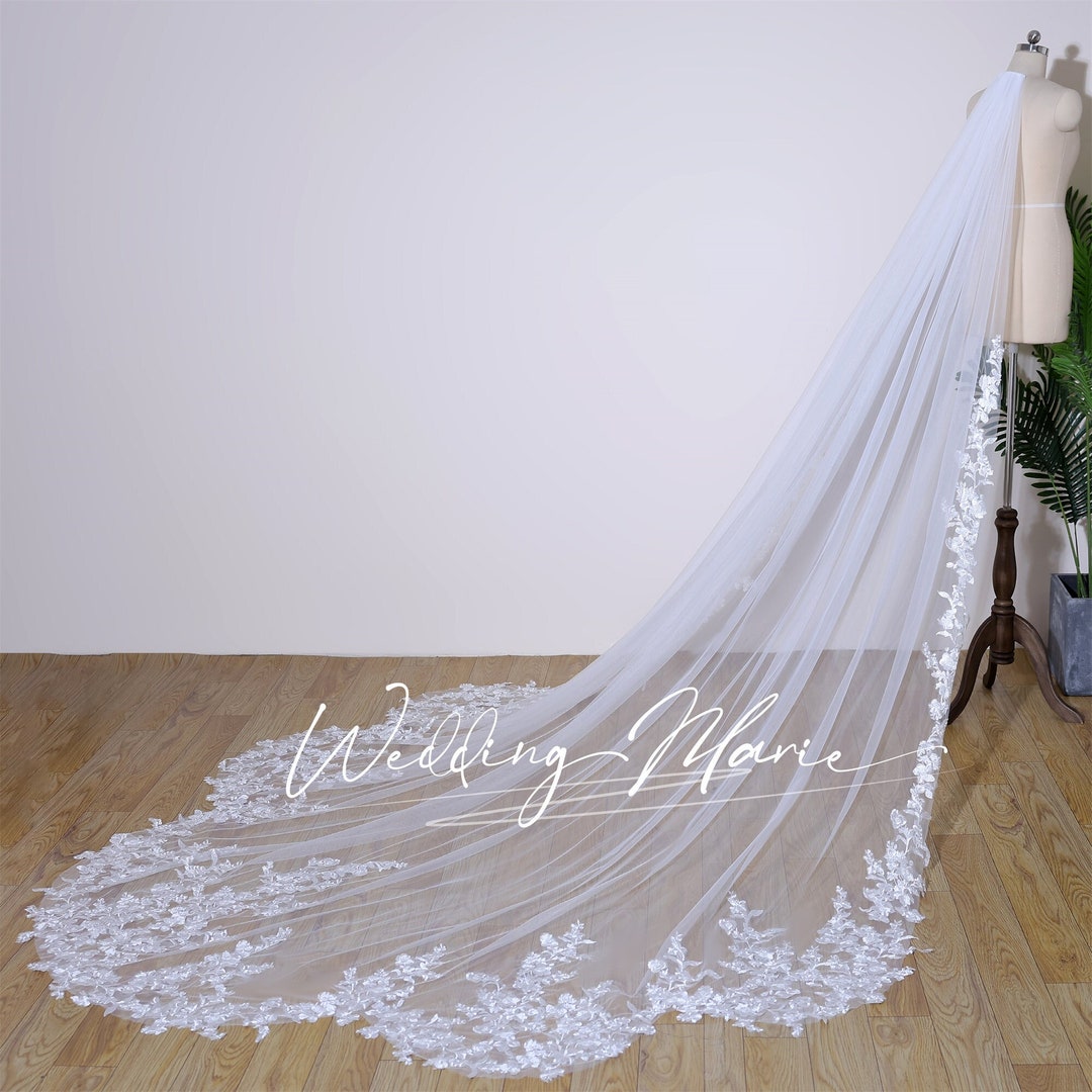 Elegant Lace Wedding Veil, Floral Bridal Veil, Petal Shaped Trailing ...