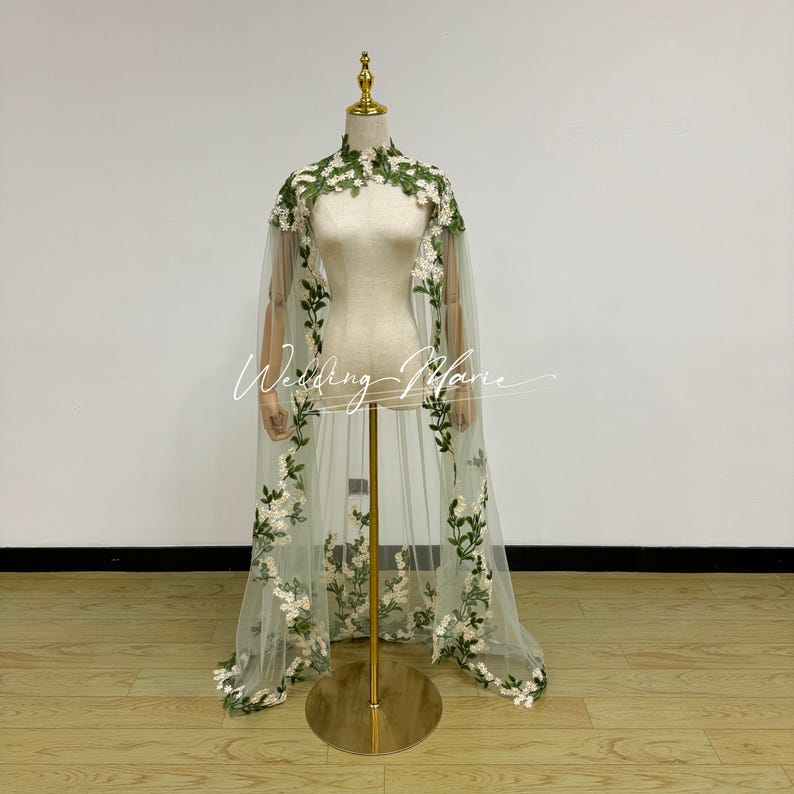 Green Leaf Wedding Cape: Floral Bridal Veil, Forest Style - Etsy