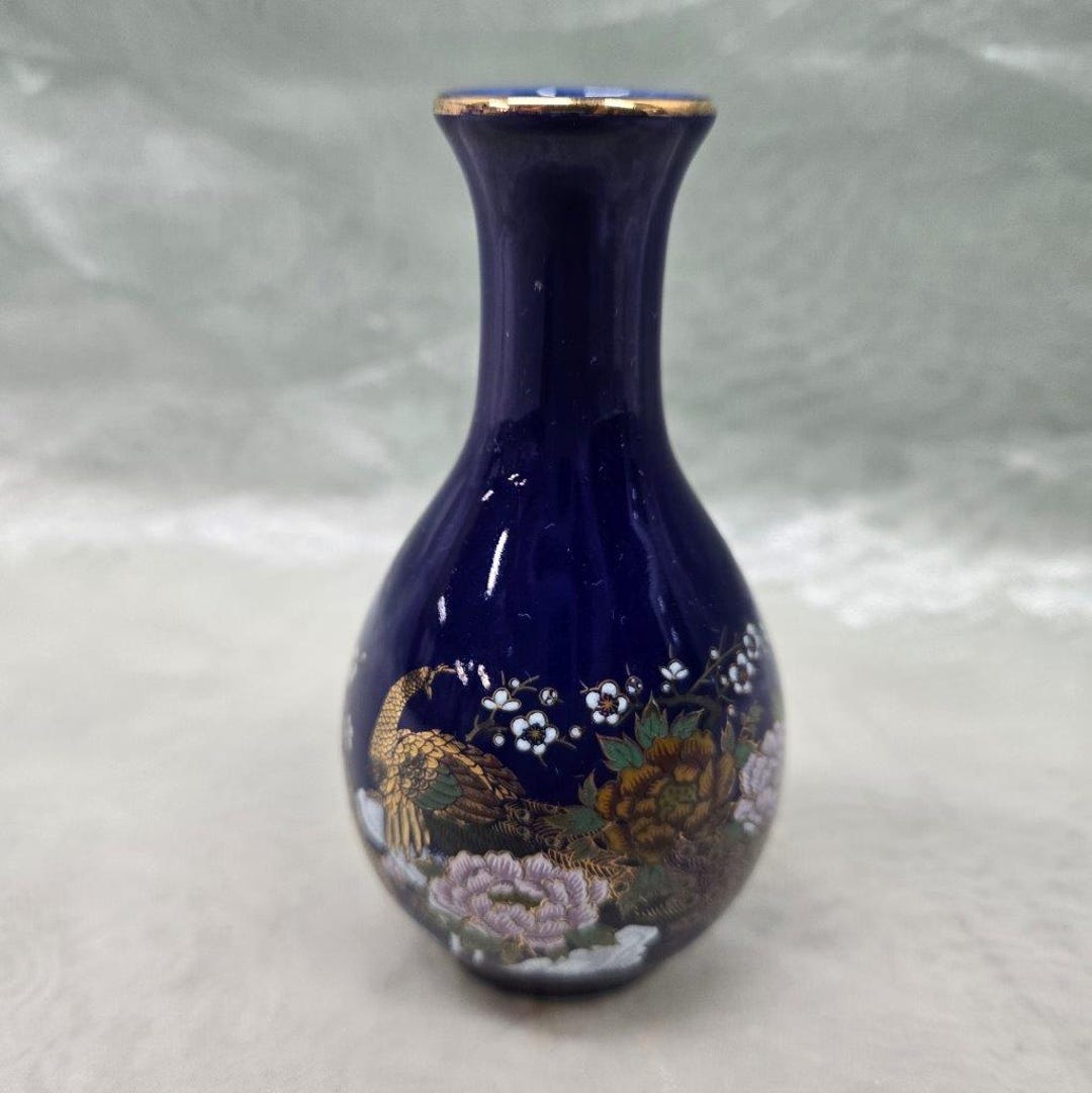 Beautiful Peacock Themed Blue Vase With Golden Edge Trimming – Small ...