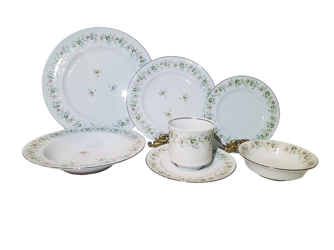 Johann Haviland Forever Spring China Set Floral Pattern Flowered Plates ...