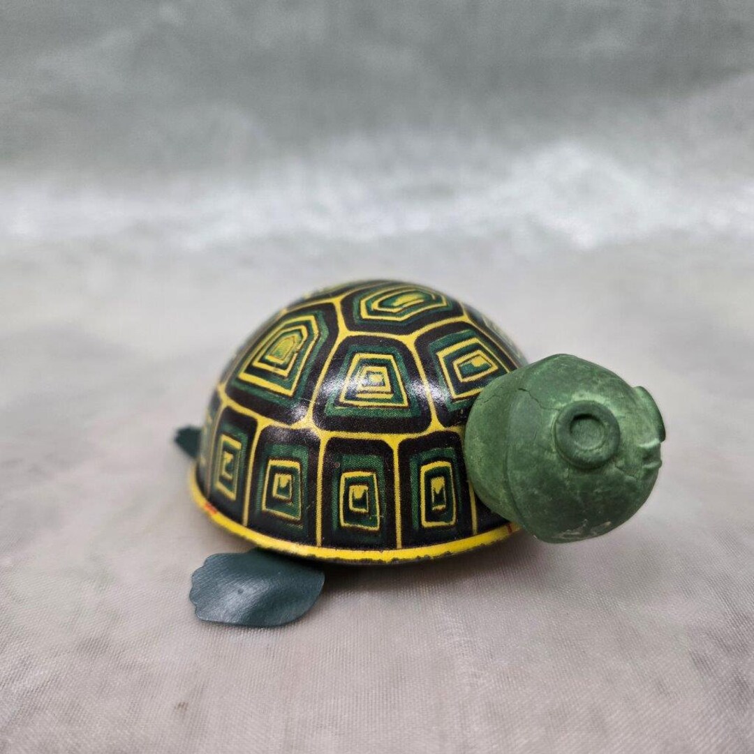 Green Metal Turtle With Rollers – Green Turtle Décor – Lehmann Susi ...