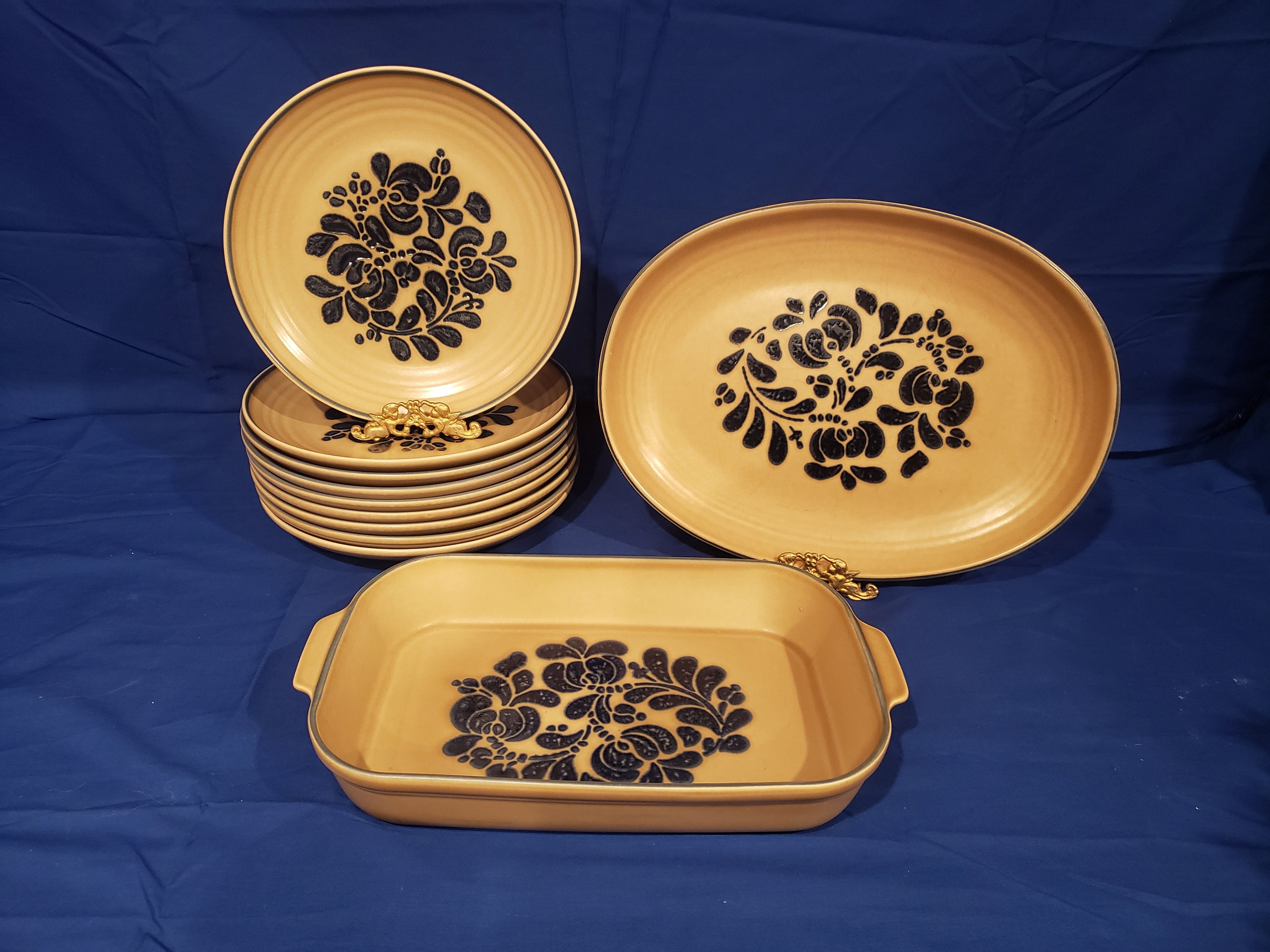 Pfaltzgraff Tan Stoneware With Blue Patterns Casserole Dish, Serving ...