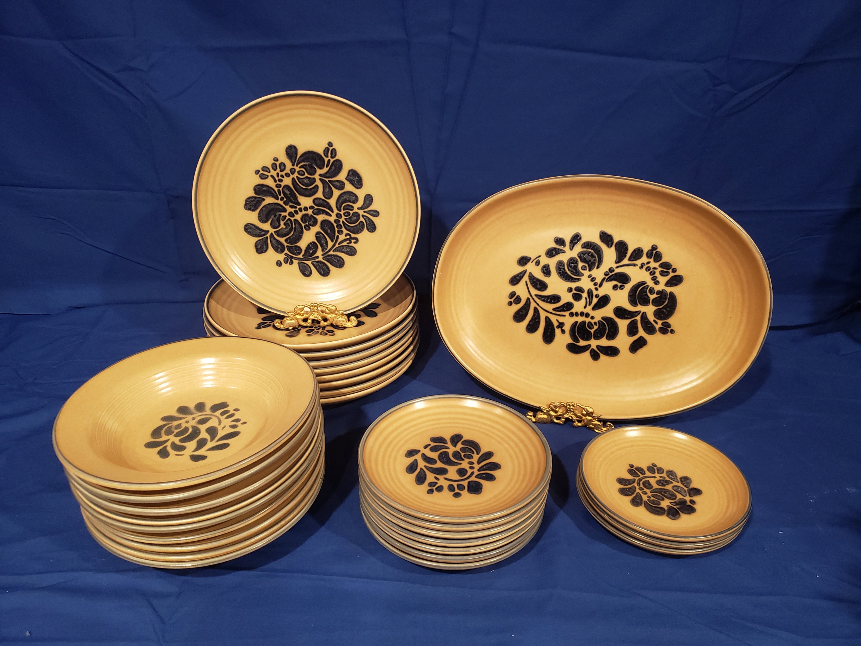 Pfaltzgraff Tan Stoneware With Blue Patterns Casserole Dish, Serving ...