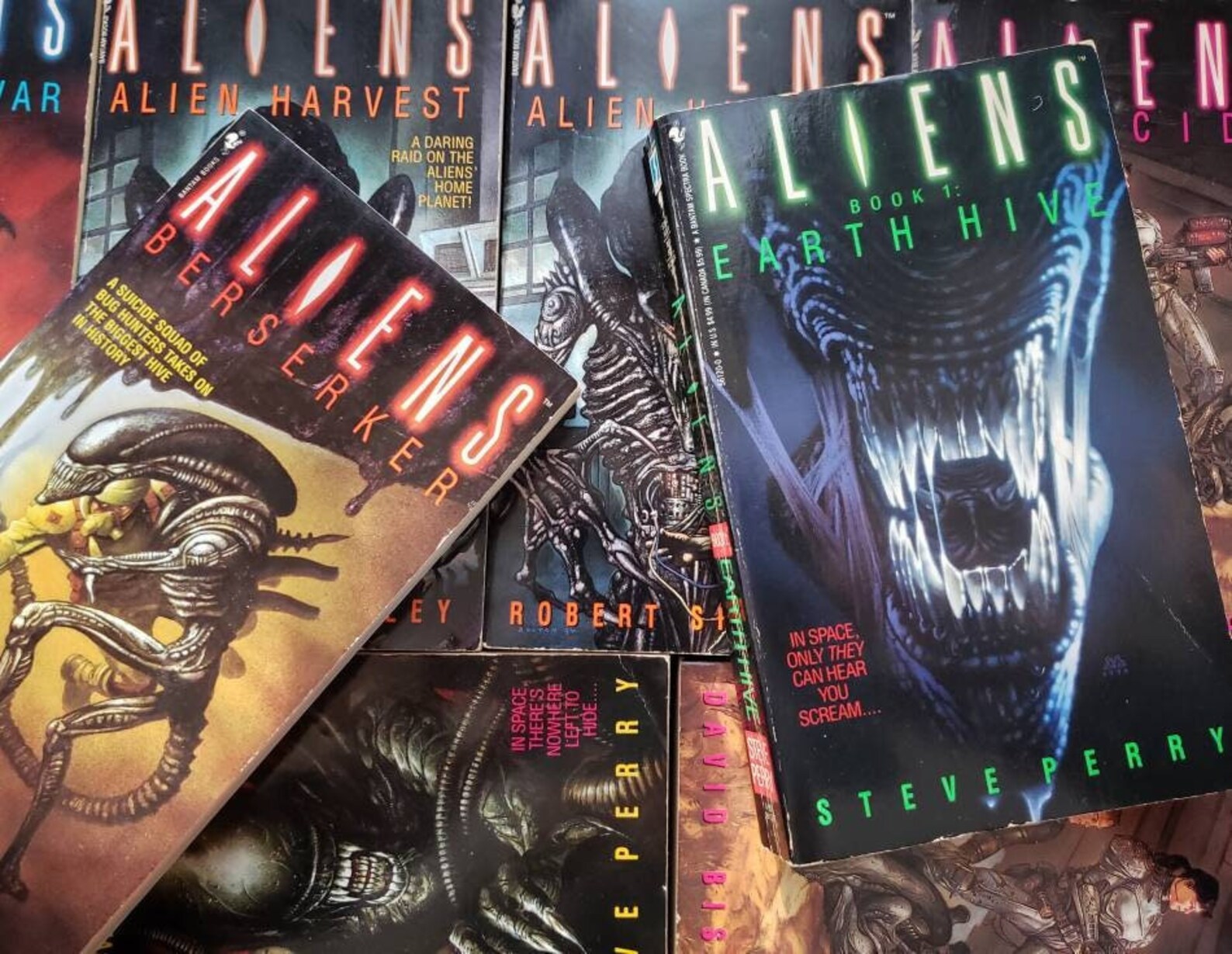Aliens Novels Based on the Original Dark Horse Comics Female War ...