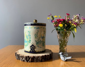 1950'S Vintage HUNTLEY & PALMERS Tin Violets in Baskets - Etsy