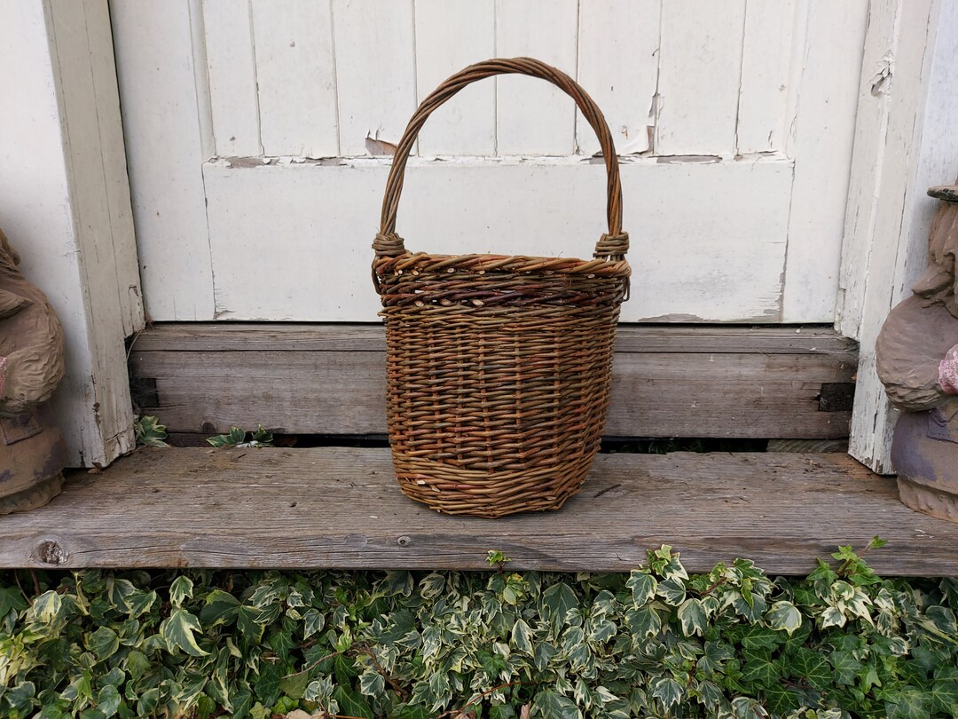 Small Rustic Willow Basket With a Handle - Etsy