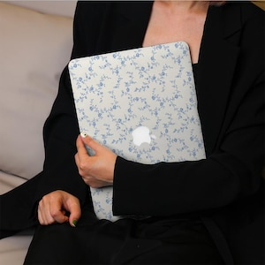 Light Blue Elegant Flowers MacBook Case for New MacBook Air 15, M1 M2 ...