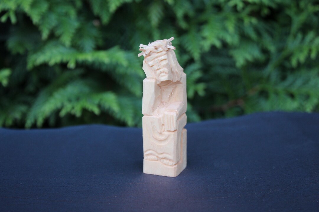 Escultura de madera de Cristo pensativo: Arte lituano de Rupintojelis ...