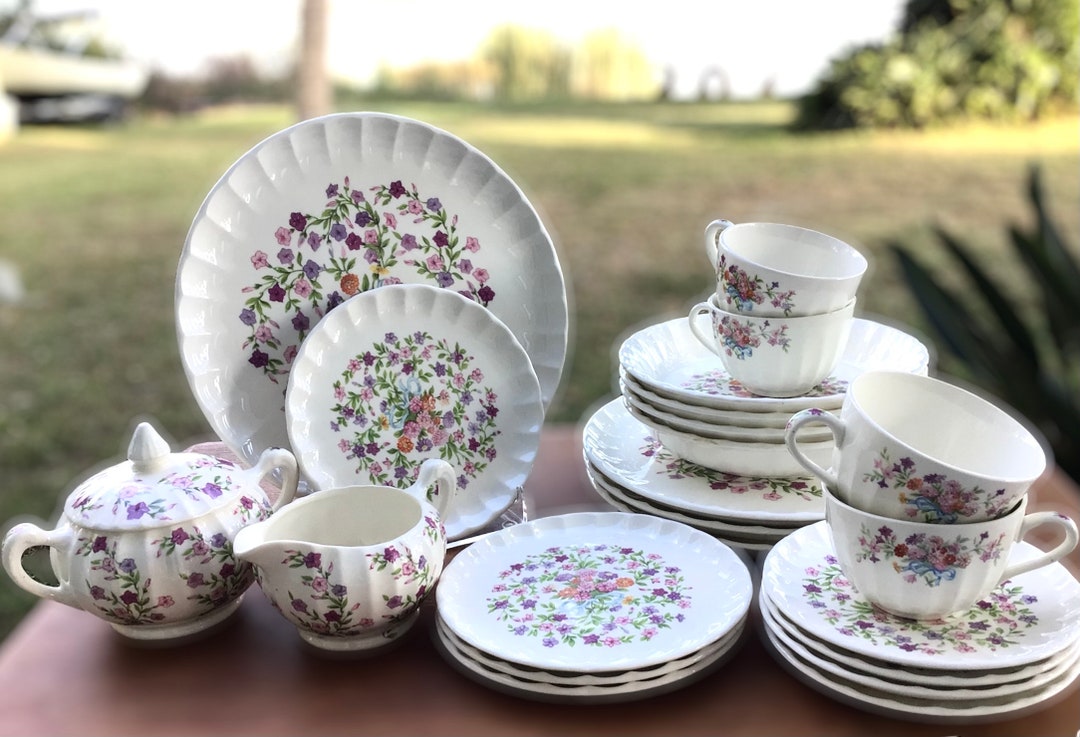 1940s English Cottage Style Dinnerware from WS George's - Etsy Österreich
