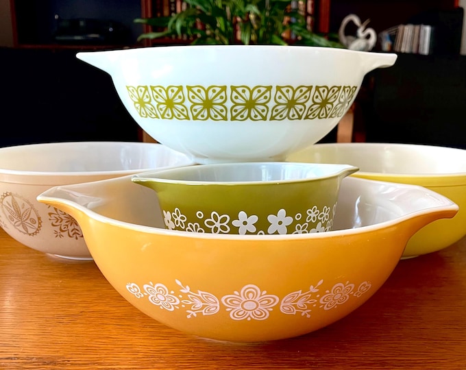 Vintage Pyrex Mixing Bowls Assorted Styles (1940-1972) Sold ...