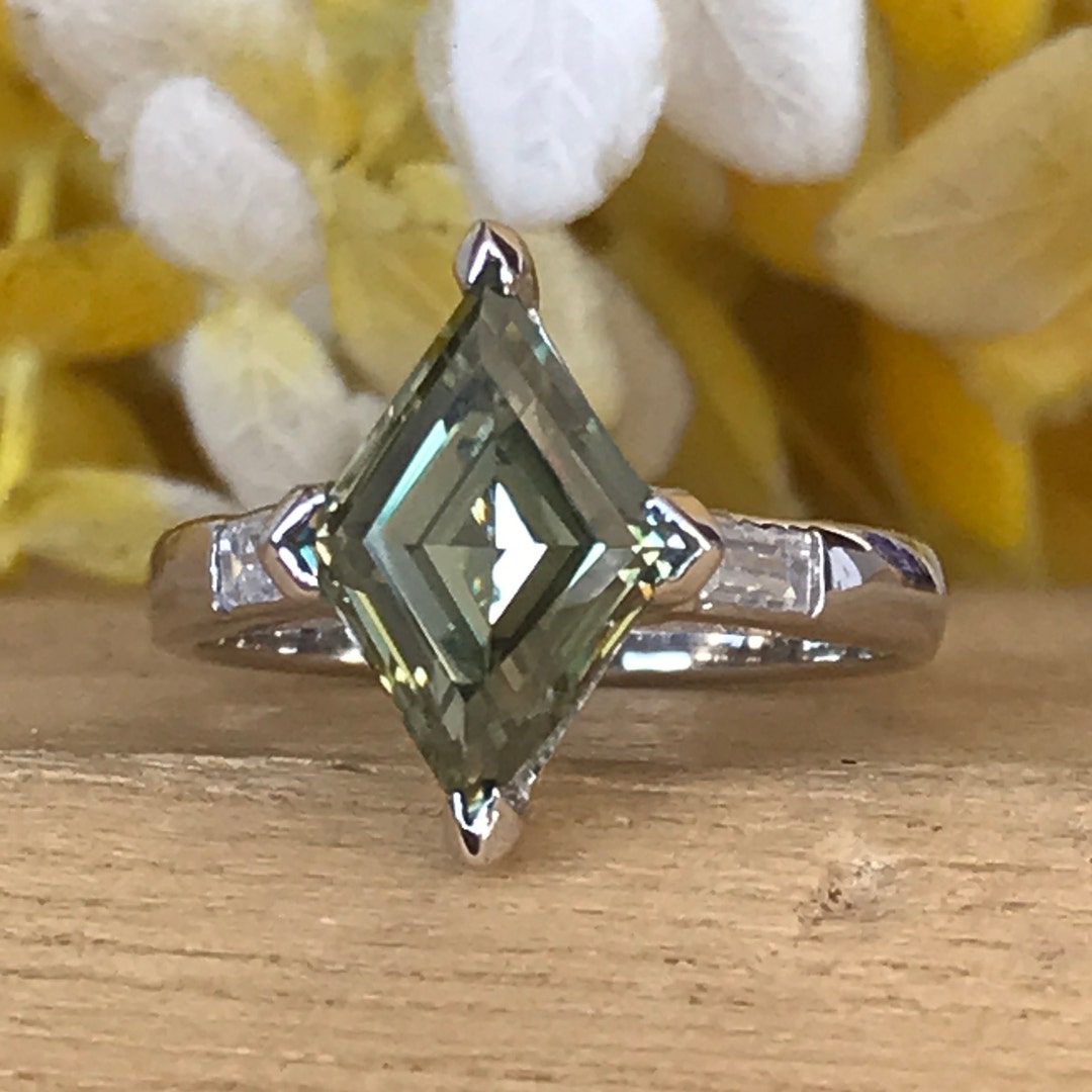 13 X 8.25 MM Lozenge Dark Green Moissanite Ring | Three Stone Ring ...