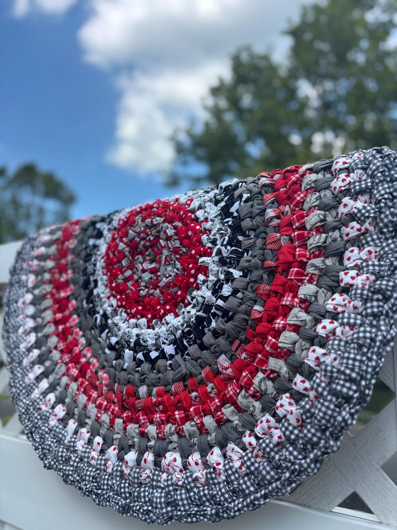 Round Rag Rug Crocheted in Red Gray White Black 28" - Etsy