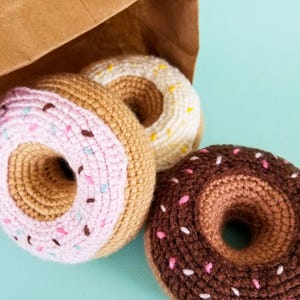 Colorful Crochet Donut Pattern With Sprinkles – Fun Amigurumi Crochet ...